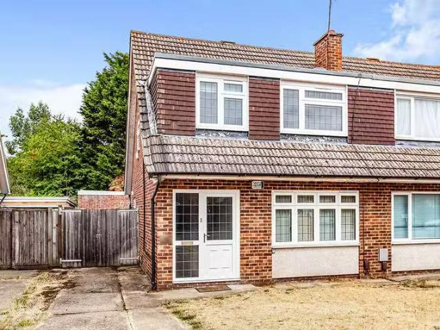 4 bedroom Semi Detached House to rent, Nobles Way, Egham, TW20.