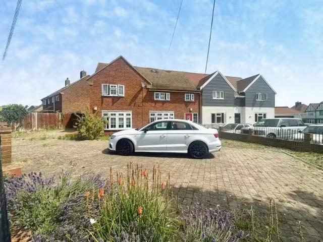 4 bedroom Semi Detached House to rent, All Saints Road, Allhal.