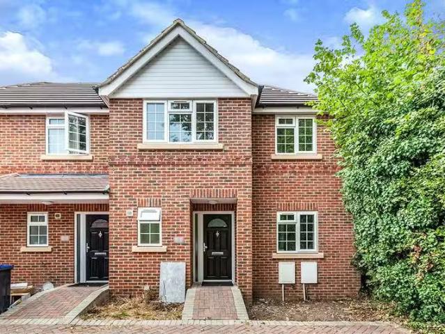 4 bedroom Semi Detached House to rent, Blays Lane, Englefield.