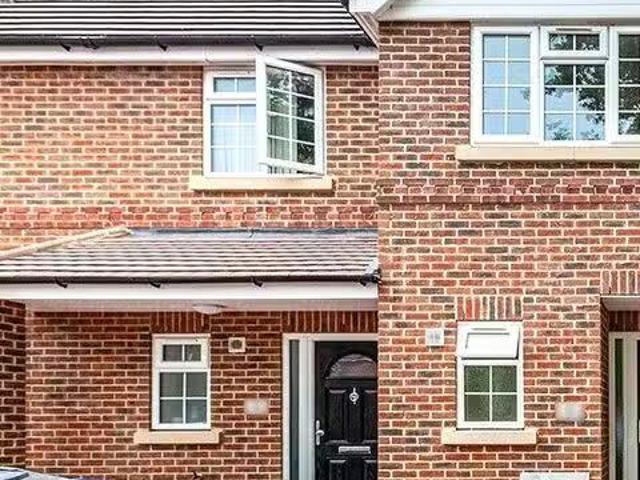 4 bedroom Semi Detached House to rent, Blays Lane, Englefield.