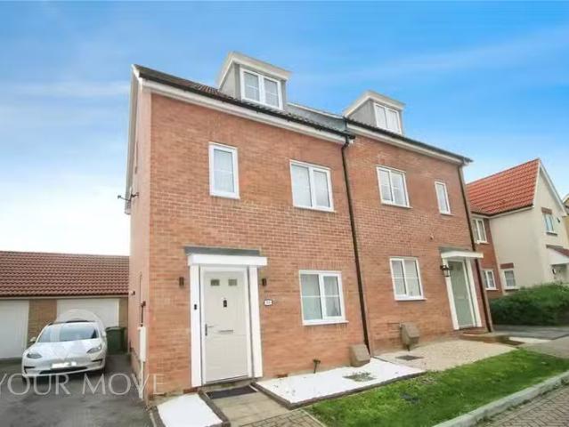 4 bedroom Semi Detached House to rent, Clearwater Lane, Dartfo.