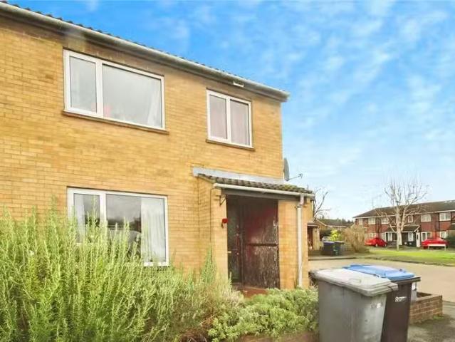 4 bedroom Semi Detached House to rent, Corby Drive, Englefield.