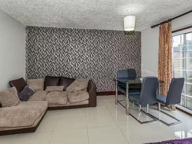 4 bedroom Semi Detached House to rent, Elmbank Avenue, Englefi.