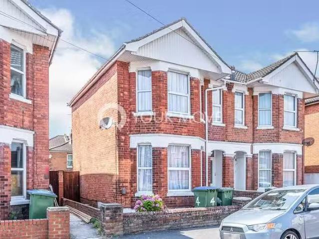 4 bedroom Semi Detached House to rent, Harborough Road, Southa.