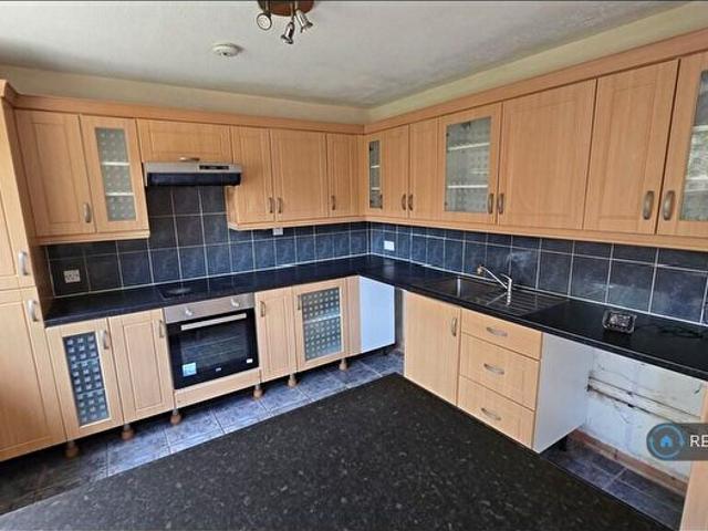 4 Bedroom Semi Detached House To Rent In Mitcham Place, Milton Keynes, MK13