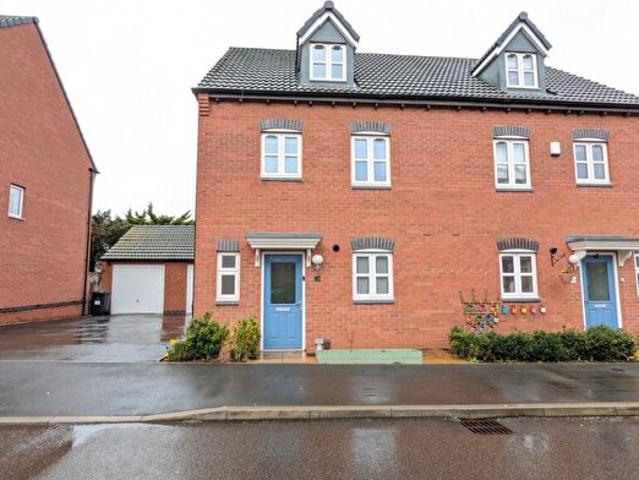 4 Bedroom Semi Detached House To Rent In Autumn Close, NG2
