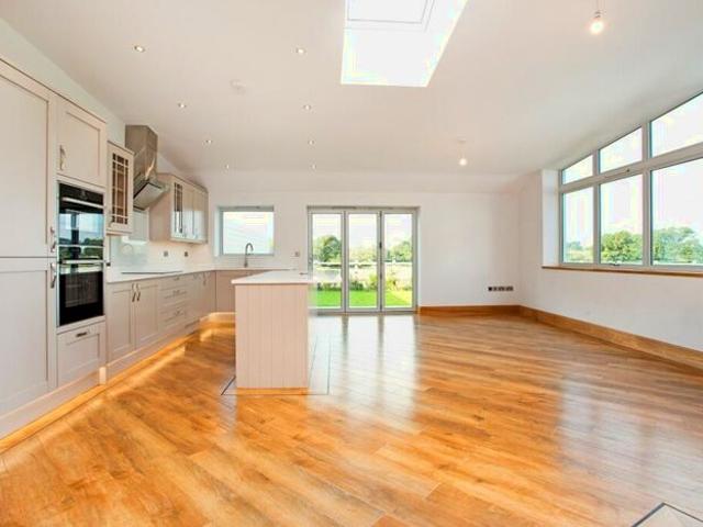 4 Bedroom Semi Detached House To Rent In Buckley Green Henley in Arden, B95