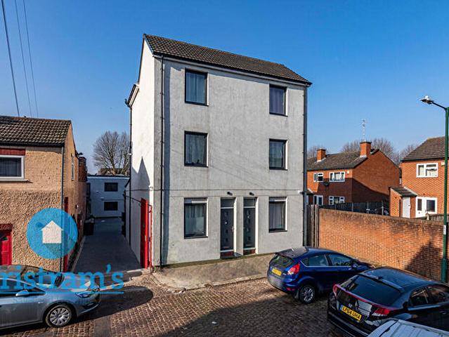 4 Bedroom Semi Detached House To Rent In Bulwer Road, Lenton, NG7
