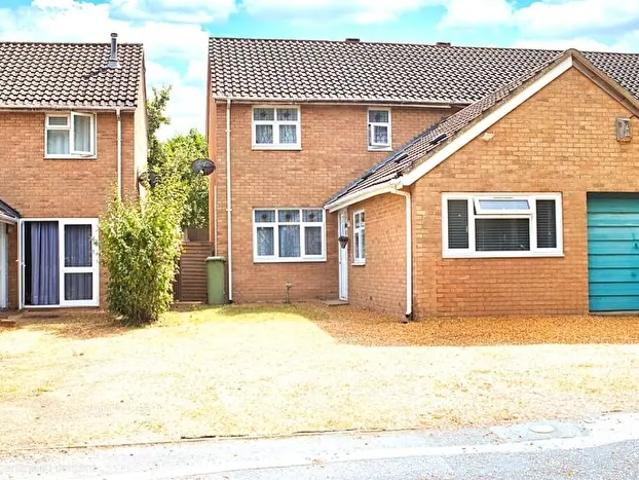 4 Bedroom Semi Detached House To Rent In Byerly Place, Downs Barn, Milton Keynes, Buckinghamshire, MK14