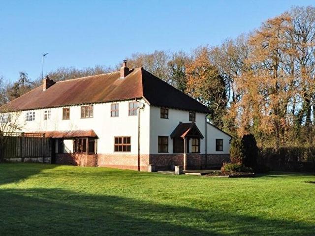 4 Bedroom Semi Detached House To Rent In Blackmires Lane, Silverstone, NN12