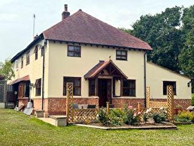 4 Bedroom Semi Detached House To Rent In Blackmires Lane, Silverstone, NN12