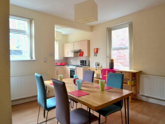 4 Bedroom Semi Detached House To Rent In Bridge Grove, West Bridgford, NG2