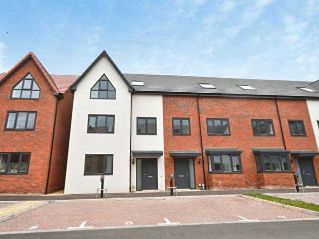 4 Bedroom Semi Detached House To Rent In Francis Avenue, Aylesbury, Buckinghamshire, HP21