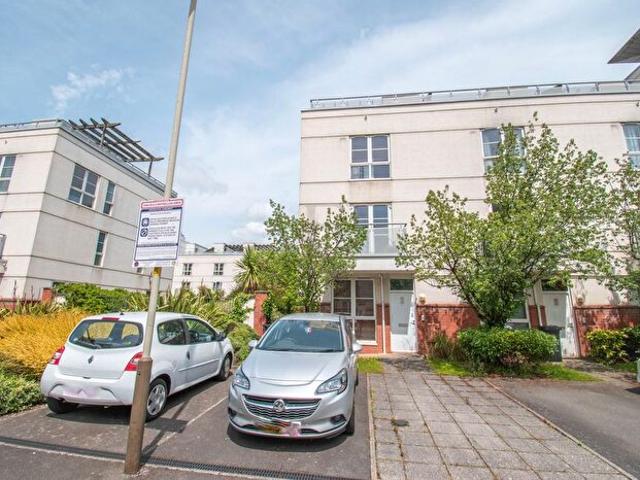 4 Bedroom Semi Detached House To Rent In Helmdon Road, Leicester, LE2