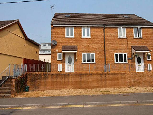 4 Bedroom Semi Detached House To Rent In High Street, Tonyrefail, Porth, CF39