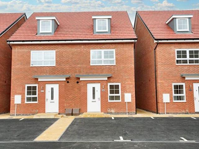 4 Bedroom Semi Detached House To Rent In Hillcrest Road, Nuneaton, Warwickshire, CV10