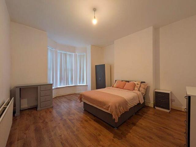 4 Bedroom Semi Detached House To Rent In Incredible Shared Home On Gregory Boulevard, NG7