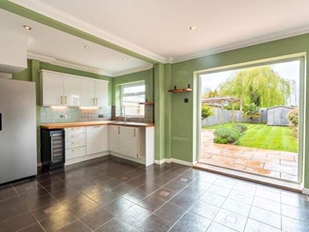 4 Bedroom Semi Detached House To Rent In Laburnum Crescent, Kidlington, OX5