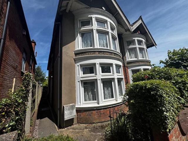 4 Bedroom Semi Detached House To Rent In Lancaster Road, CV21