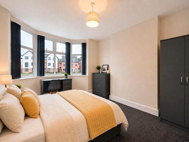 4 Bedroom Semi Detached House To Rent In Lenton Boulevard, Nottingham, NG7