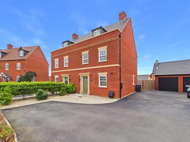 4 Bedroom Semi Detached House To Rent In Pontefract Avenue, Towcester, NN12