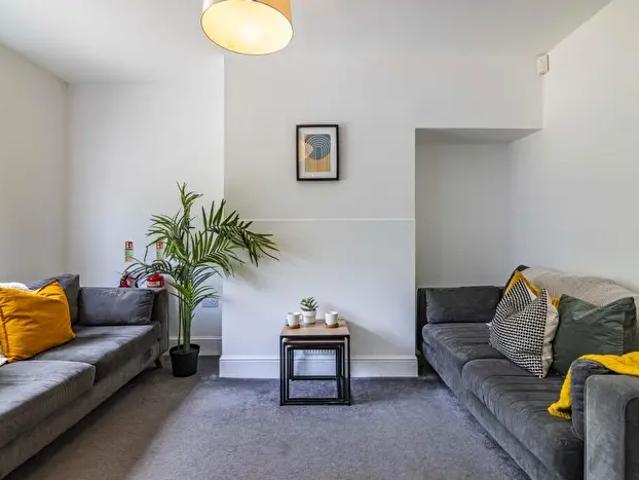 4 Bedroom Semi Detached House To Rent In Warwick Avenue, Beeston, NG9