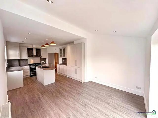 4 Bedroom Semi Detached House To Rent In Waverley Avenue, Beeston, Nottingham, NG9