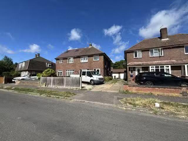 4 bedroom Semi Detached House to rent, Spring Avenue, Egham, T.