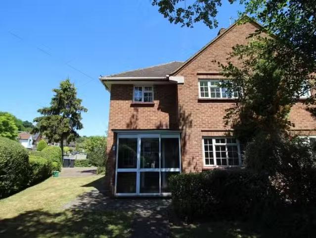 4 bedroom Semi Detached House to rent, Spring Rise, Egham, TW2.