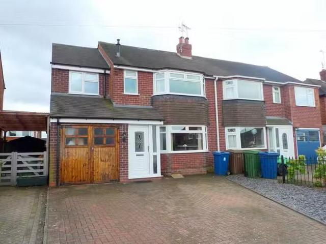 4 bedroom Semi Detached House to rent, Woodstock Road, Staffor.