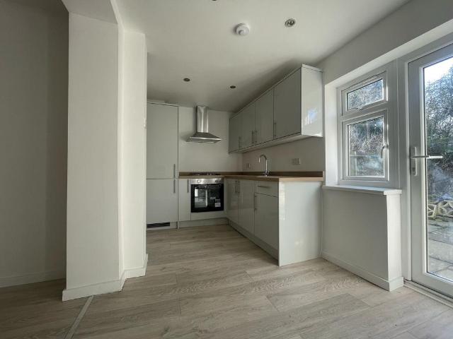 4 bedroom semi detached house to rent