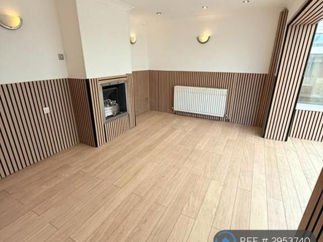 4 bedroom semi detached house to rent