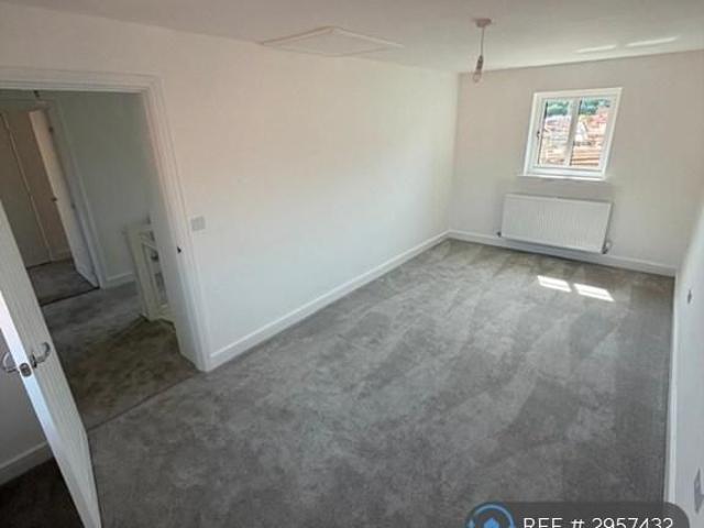 4 bedroom semi detached house to rent