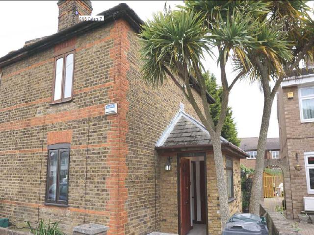 4 bedroom semi detached house to rent
