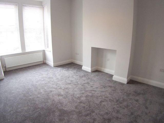 4 bedroom semi detached house to rent