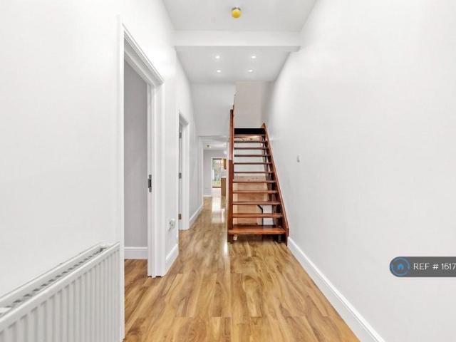 4 bedroom semi detached house to rent