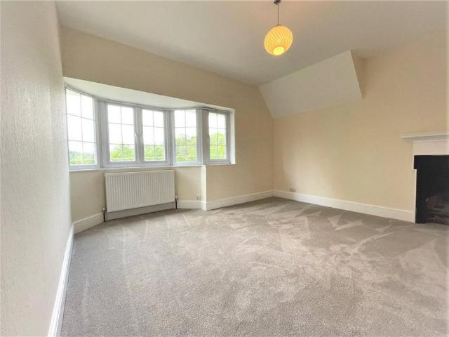 4 bedroom semi detached house to rent
