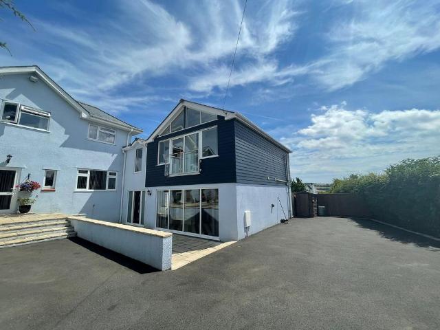 4 bedroom semi detached house to rent