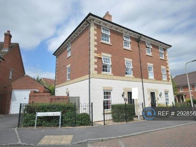 4 bedroom semi detached house to rent