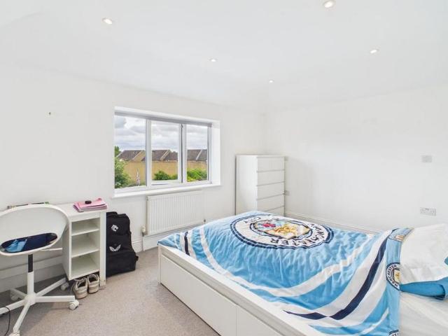 4 bedroom semi detached house to rent