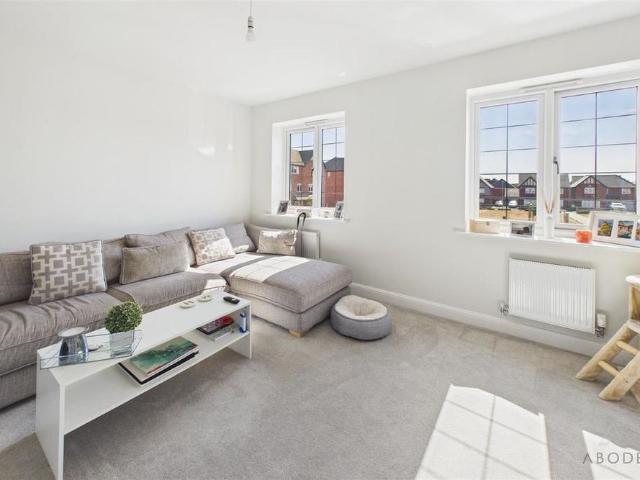 4 bedroom semi detached house to rent