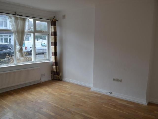 4 bedroom semi detached house to rent