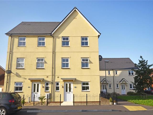 4 bedroom semi detached house to rent