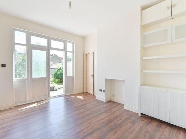 4 bedroom semi detached house to rent