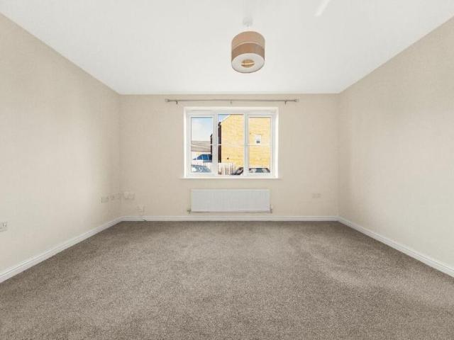 4 bedroom semi detached house to rent