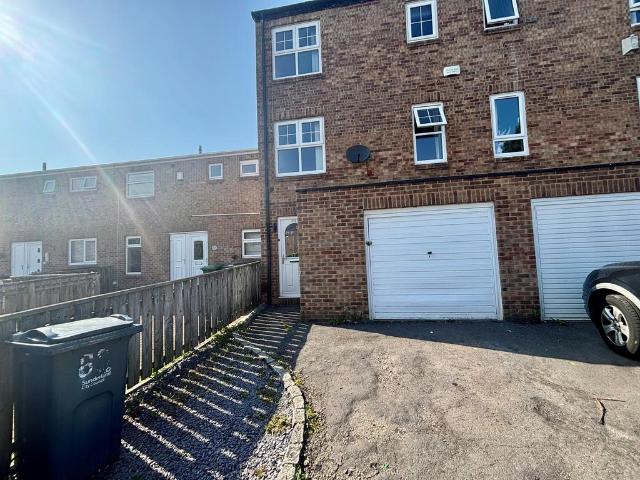 4 bedroom semi detached house to rent