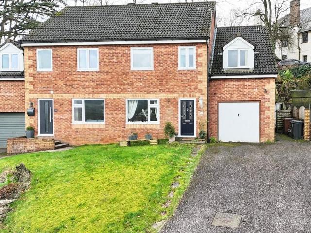 4 bedroom semi detached house to rent
