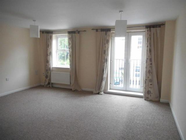 4 bedroom semi detached house to rent