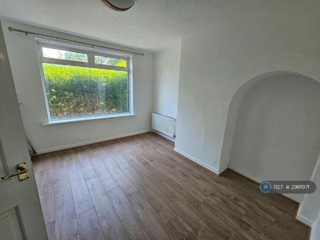 4 bedroom semi detached house to rent