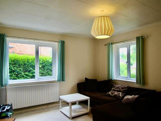 4 bedroom semi detached house to rent
